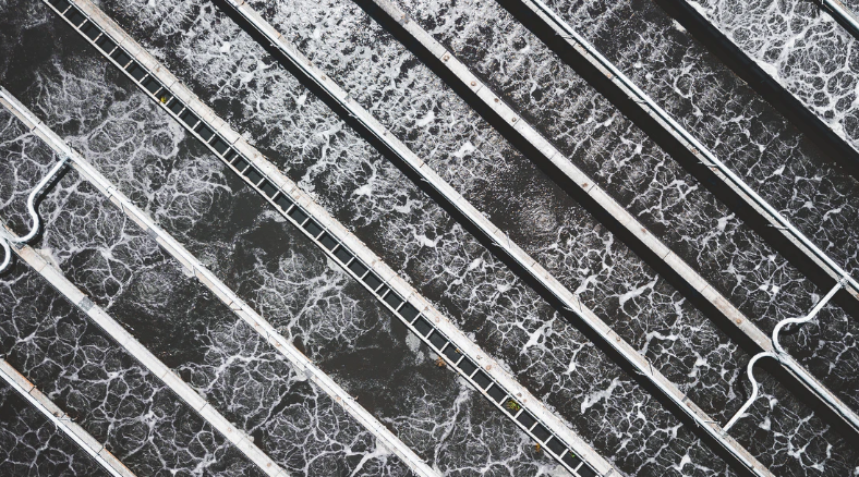 Large volumes of water polluted with hydrocarbons: what solutions?